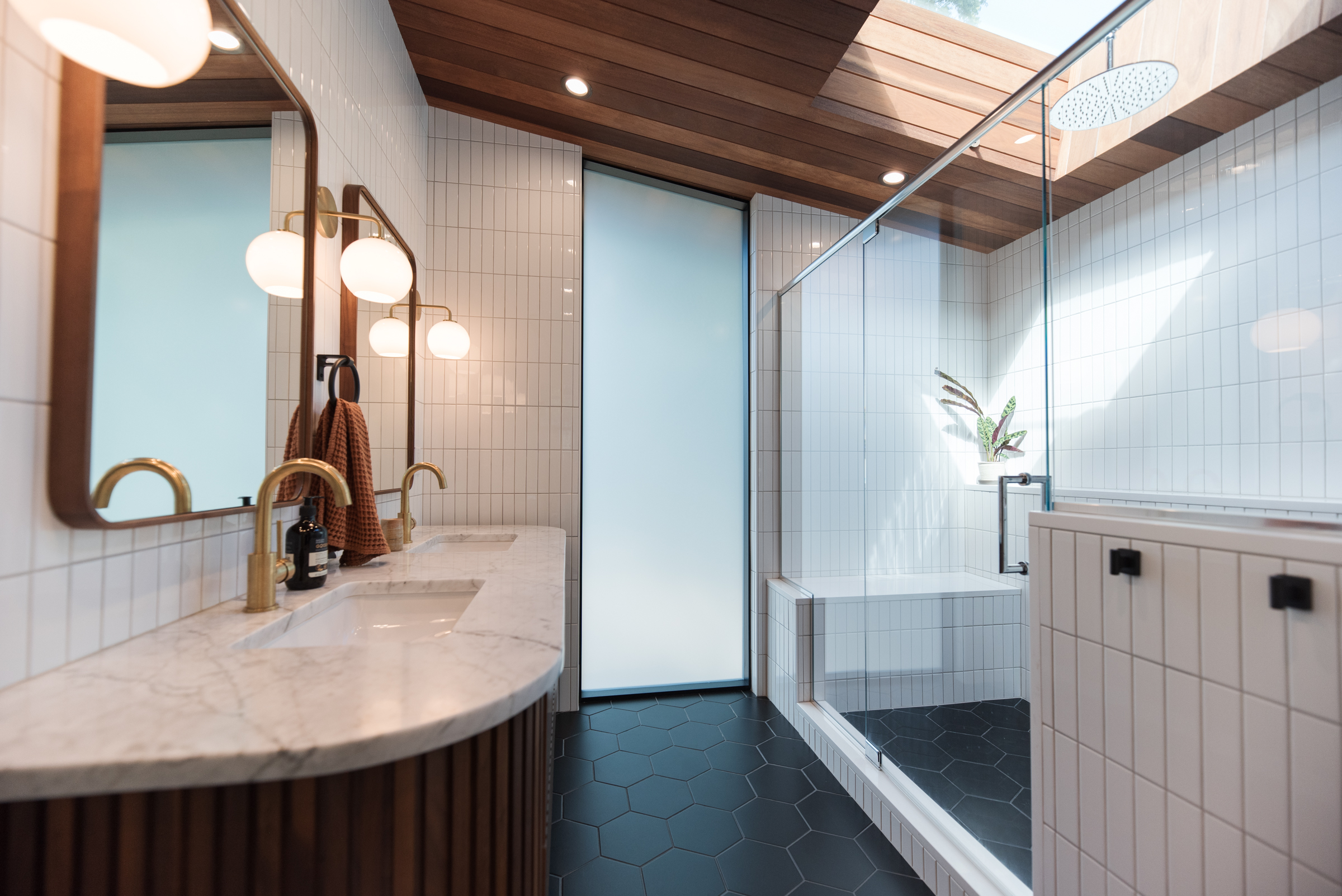Devonshire MCM Primary Bathroom – Ann Arbor Remodeling